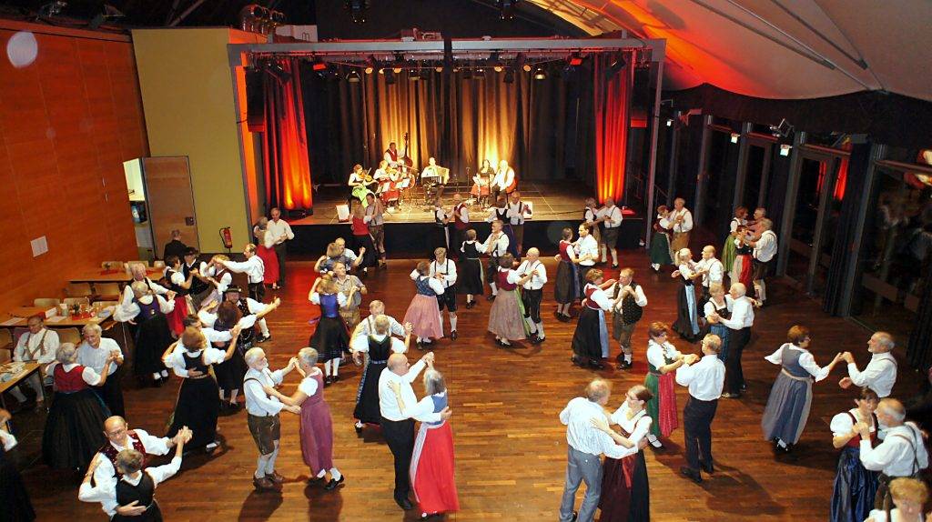 Volkstanz – Boarisch Tanzen